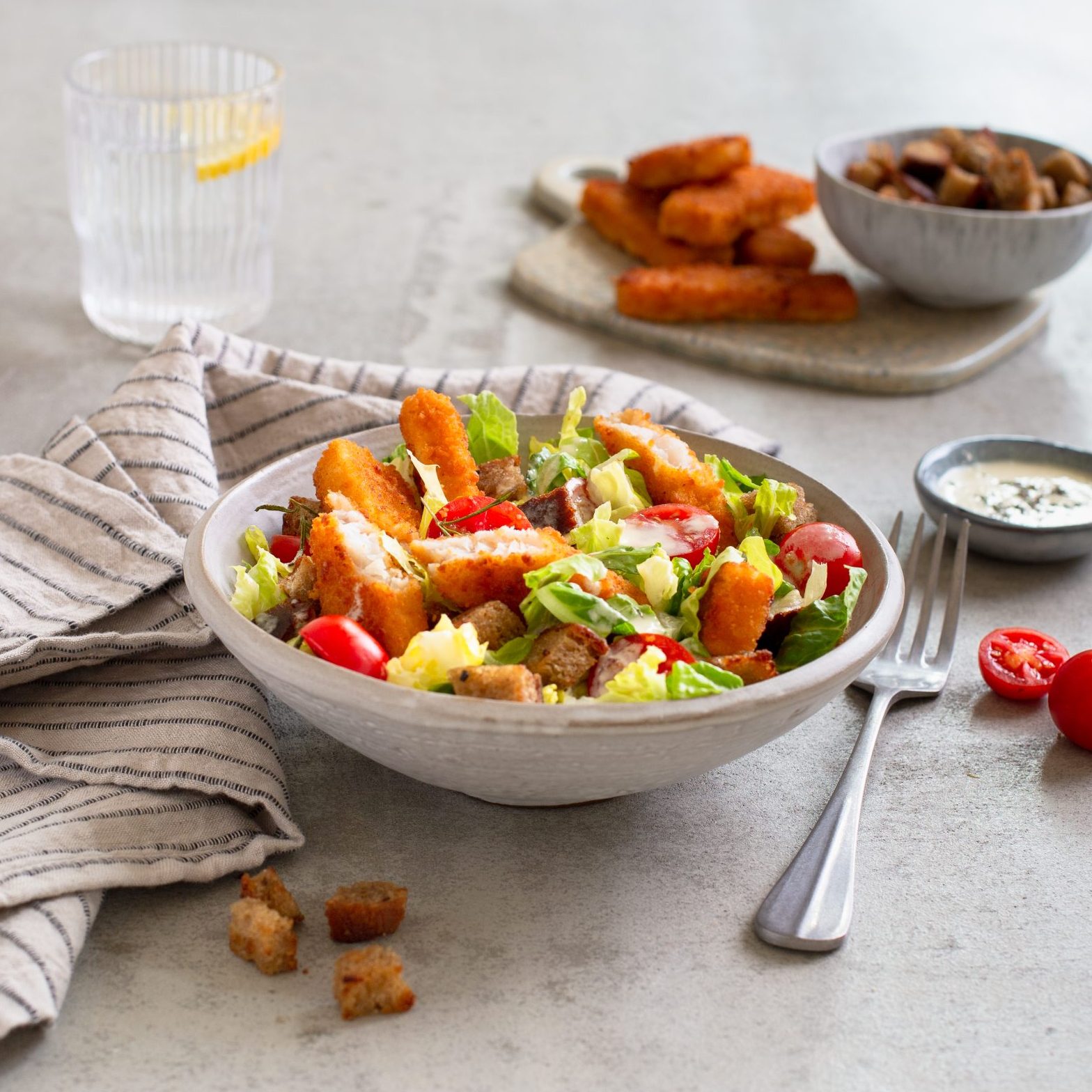 Einfaches Caesar-Salad Rezept mit Fischstäbchen | FRoSTA